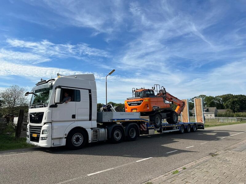 Projecten | Hertoghs Carrosserieën - 3-Assige MAXtrailer semi-dieplader ...